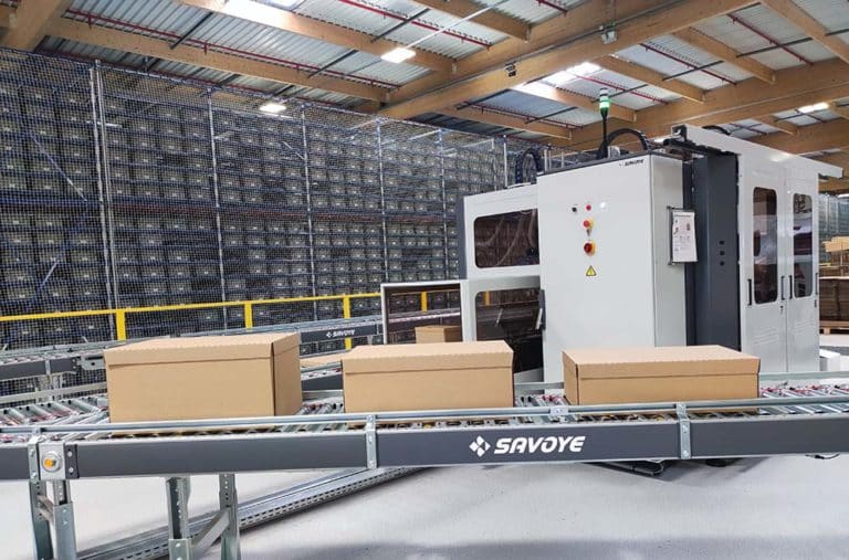Automated packing machines for optimized and secure parcels.
